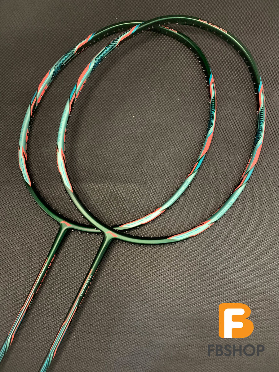 Top 8 vợt cầu lông Lining trợ lực tốt nhất cho người mới chơi