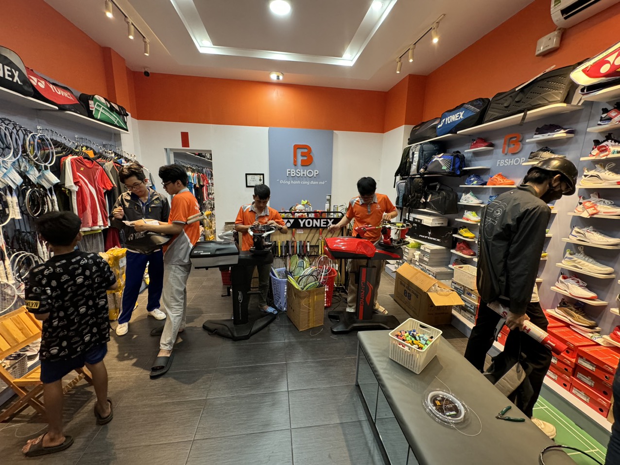 Fbshop Tân Phú - Cửa hàng cầu lông uy tín tại Hồ Chí Minh