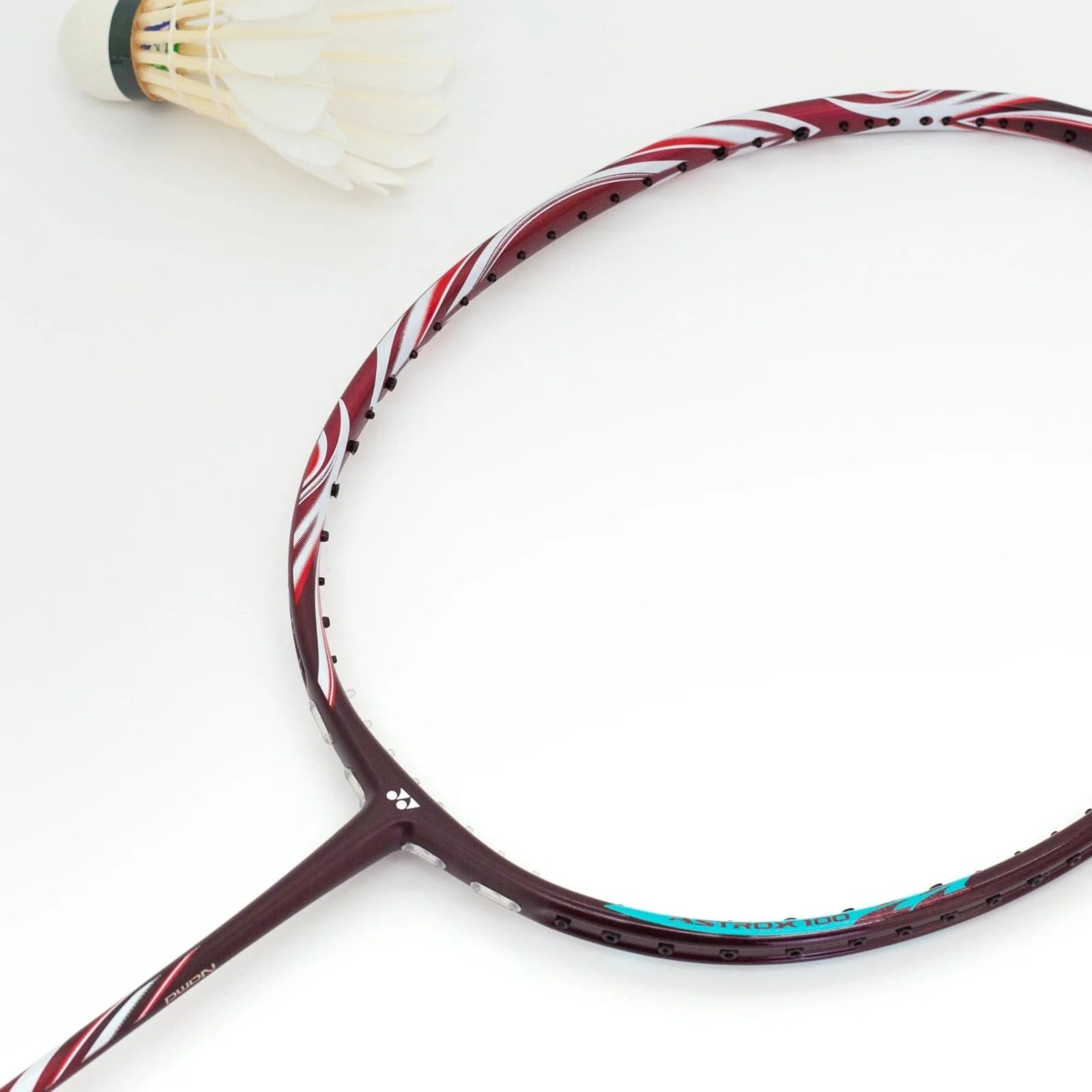 Đánh giá chi tiết "cỗ máy đập" Yonex Astrox 100ZZ Kurenai - FBSHOP